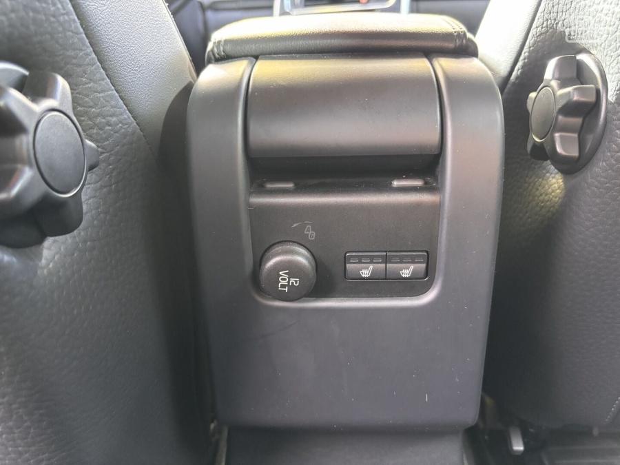 Black Volvo S60 2010 in Vilnius, with an engine capacity of 2.40 L and mileage of 338 thousand km for 6800 €, photo 18 on AUTOMOTO.COM.LV