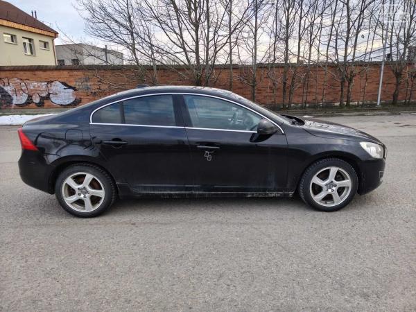 Melns Volvo S60 2010 Šauļi, ar dzinēja tilpumu 2.00 L un nobraukumu 380 tūkst. km par 4550 €, foto 6 vietnē AUTOMOTO.COM.LV