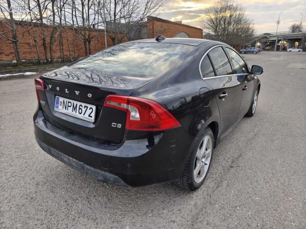 Black Volvo S60 2010 in Siauliai, with an engine capacity of 2.00 L and mileage of 380 thousand km for 4550 €, photo 3 on AUTOMOTO.COM.LV