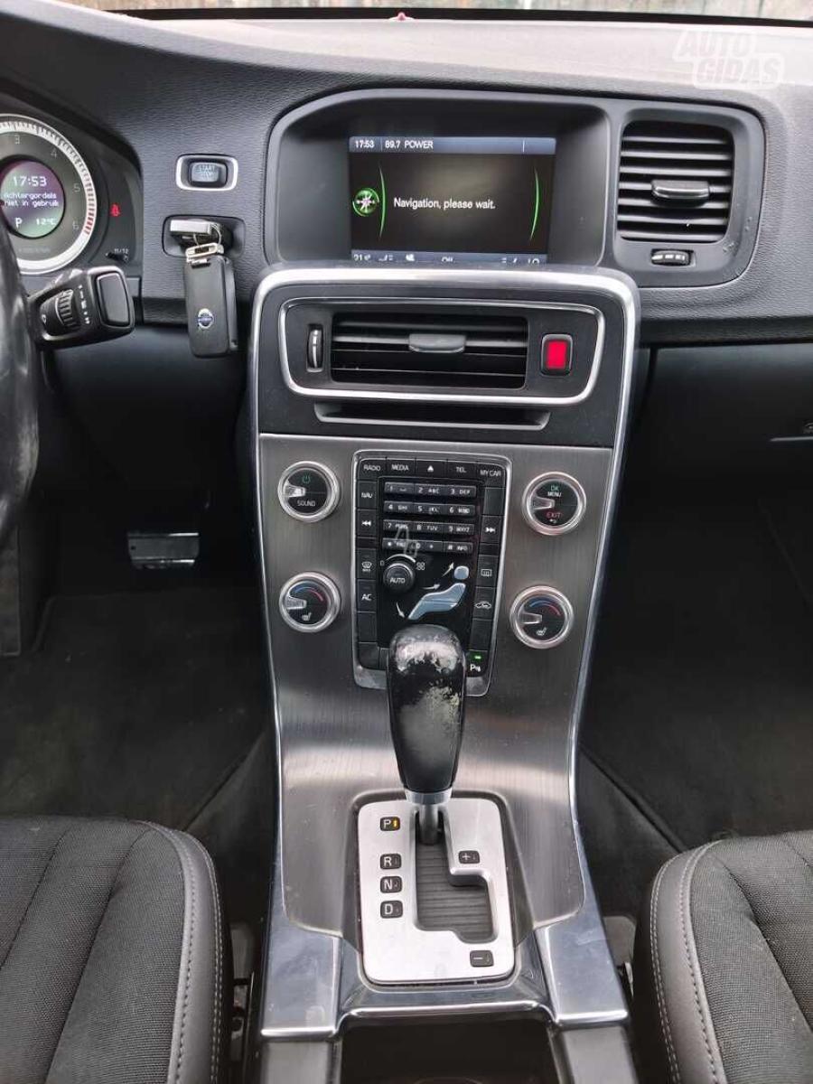 Black Volvo S60 2010 in Siauliai, with an engine capacity of 2.00 L and mileage of 380 thousand km for 4550 €, photo 12 on AUTOMOTO.COM.LV
