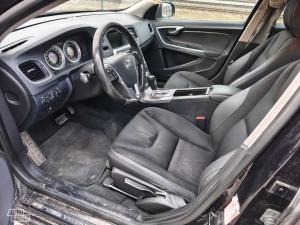 Black Volvo S60 2010 in Siauliai, with an engine capacity of 2.00 L and mileage of 380 thousand km for 4550 €, photo 13 on AUTOMOTO.COM.LV