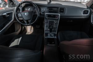 Black Volvo S60 2010 in Riga, with an engine capacity of 2.00 L and mileage of 298 thousand km for 4900 €, photo 6 on AUTOMOTO.COM.LV