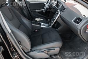 Black Volvo S60 2010 in Riga, with an engine capacity of 2.00 L and mileage of 298 thousand km for 4900 €, photo 12 on AUTOMOTO.COM.LV