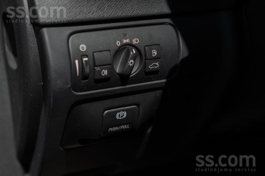 Black Volvo S60 2010 in Riga, with an engine capacity of 2.00 L and mileage of 298 thousand km for 4900 €, photo 14 on AUTOMOTO.COM.LV
