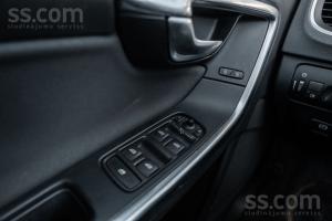 Black Volvo S60 2010 in Riga, with an engine capacity of 2.00 L and mileage of 298 thousand km for 4900 €, photo 16 on AUTOMOTO.COM.LV