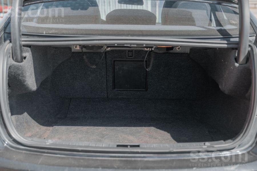 Black Volvo S60 2010 in Riga, with an engine capacity of 2.00 L and mileage of 298 thousand km for 4900 €, photo 17 on AUTOMOTO.COM.LV