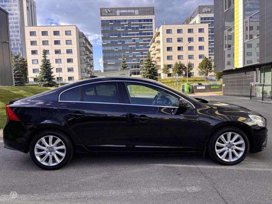 Melns Volvo S60 2010 Viļņa, ar dzinēja tilpumu 2.40 L un nobraukumu 339 tūkst. km par 5500 €, foto 5 vietnē AUTOMOTO.COM.LV