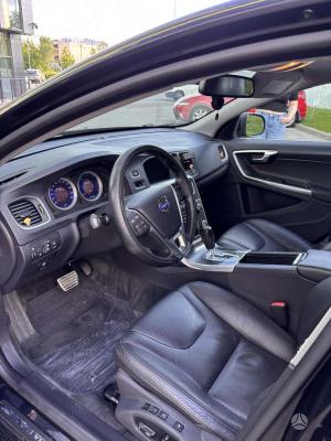 Melns Volvo S60 2010 Viļņa, ar dzinēja tilpumu 2.40 L un nobraukumu 339 tūkst. km par 5500 €, foto 12 vietnē AUTOMOTO.COM.LV