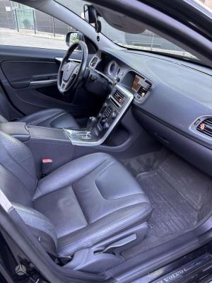 Melns Volvo S60 2010 Viļņa, ar dzinēja tilpumu 2.40 L un nobraukumu 339 tūkst. km par 5500 €, foto 13 vietnē AUTOMOTO.COM.LV