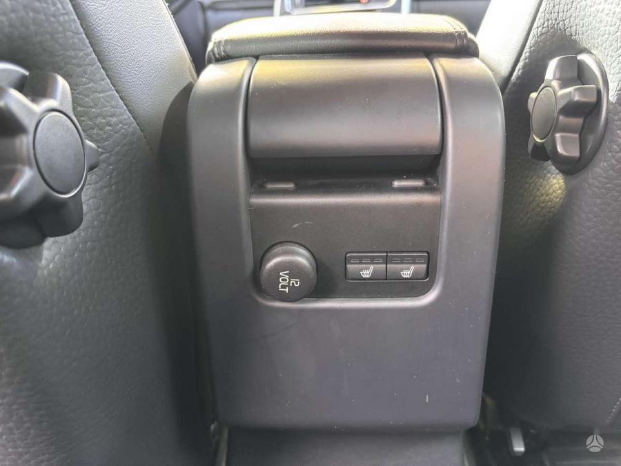 Melns Volvo S60 2010 Viļņa, ar dzinēja tilpumu 2.40 L un nobraukumu 339 tūkst. km par 5500 €, foto 17 vietnē AUTOMOTO.COM.LV