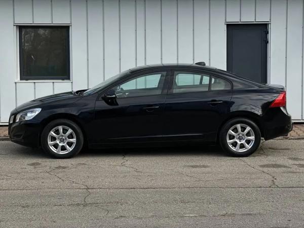 Black Volvo S60 2010 in Riga, with an engine capacity of 2.00 L and mileage of 364 thousand km for 5500 €, photo 2 on AUTOMOTO.COM.LV