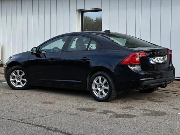 Black Volvo S60 2010 in Riga, with an engine capacity of 2.00 L and mileage of 364 thousand km for 5500 €, photo 3 on AUTOMOTO.COM.LV
