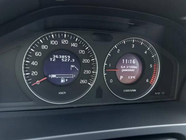Black Volvo S60 2010 in Riga, with an engine capacity of 2.00 L and mileage of 364 thousand km for 5500 €, photo 6 on AUTOMOTO.COM.LV