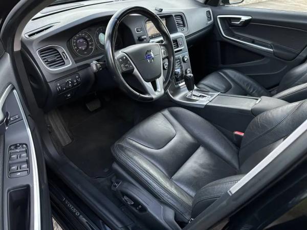 Black Volvo S60 2010 in Riga, with an engine capacity of 2.00 L and mileage of 364 thousand km for 5500 €, photo 9 on AUTOMOTO.COM.LV