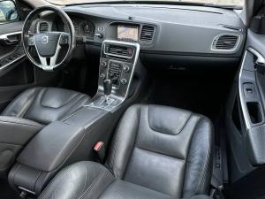Black Volvo S60 2010 in Riga, with an engine capacity of 2.00 L and mileage of 364 thousand km for 5500 €, photo 17 on AUTOMOTO.COM.LV