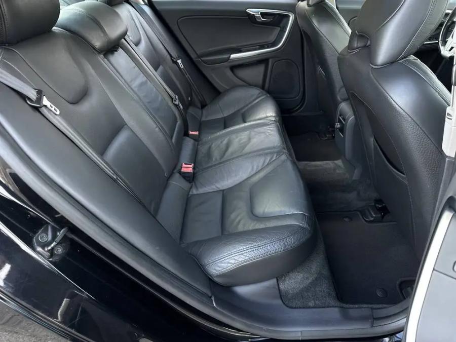 Black Volvo S60 2010 in Riga, with an engine capacity of 2.00 L and mileage of 364 thousand km for 5500 €, photo 22 on AUTOMOTO.COM.LV