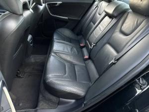 Black Volvo S60 2010 in Riga, with an engine capacity of 2.00 L and mileage of 364 thousand km for 5500 €, photo 23 on AUTOMOTO.COM.LV