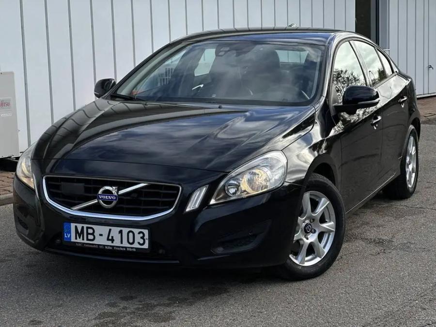 Black Volvo S60 2010 in Riga, with an engine capacity of 2.00 L and mileage of 364 thousand km for 5500 €, photo 25 on AUTOMOTO.COM.LV