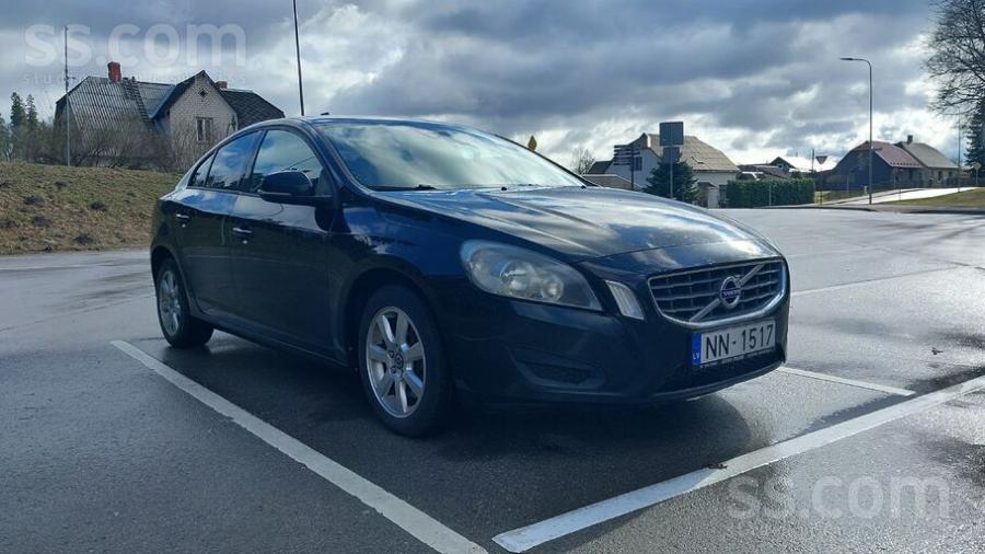 Melns Volvo S60 2010 Alūksne, ar dzinēja tilpumu 2.40 L un nobraukumu 0 tūkst. km par 2900 €, foto 3 vietnē AUTOMOTO.COM.LV