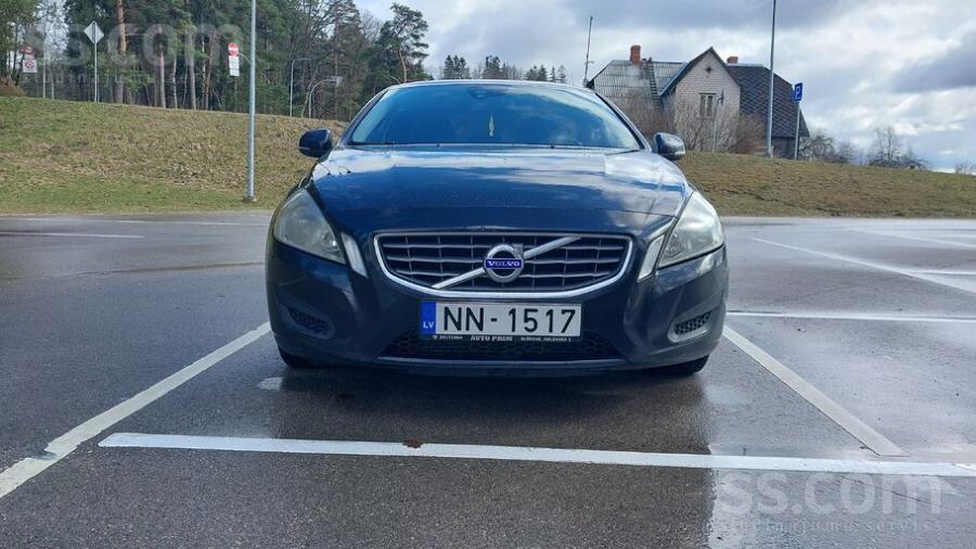 Melns Volvo S60 2010 Alūksne, ar dzinēja tilpumu 2.40 L un nobraukumu 0 tūkst. km par 2900 €, foto 4 vietnē AUTOMOTO.COM.LV