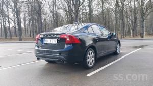 Melns Volvo S60 2010 Alūksne, ar dzinēja tilpumu 2.40 L un nobraukumu 0 tūkst. km par 2900 €, foto 6 vietnē AUTOMOTO.COM.LV