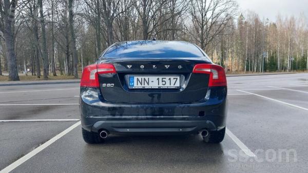 Melns Volvo S60 2010 Alūksne, ar dzinēja tilpumu 2.40 L un nobraukumu 0 tūkst. km par 2900 €, foto 7 vietnē AUTOMOTO.COM.LV