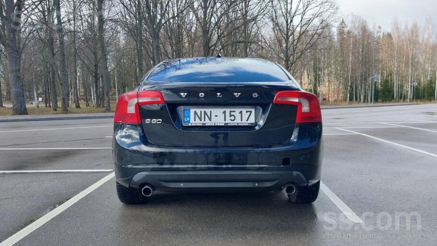Melns Volvo S60 2010 Alūksne, ar dzinēja tilpumu 2.40 L un nobraukumu 0 tūkst. km par 2900 €, foto 8 vietnē AUTOMOTO.COM.LV