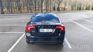 Melns Volvo S60 2010 Alūksne, ar dzinēja tilpumu 2.40 L un nobraukumu 0 tūkst. km par 2900 €, foto 9 vietnē AUTOMOTO.COM.LV