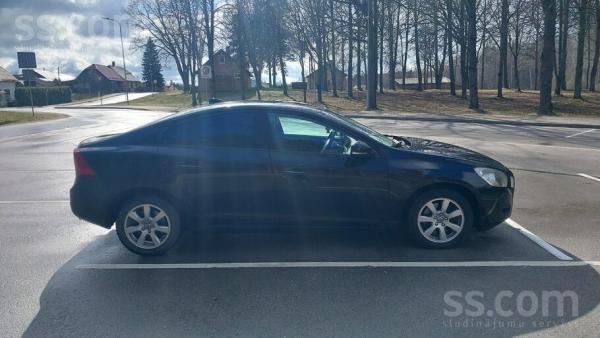 Melns Volvo S60 2010 Alūksne, ar dzinēja tilpumu 2.40 L un nobraukumu 0 tūkst. km par 2900 €, foto 10 vietnē AUTOMOTO.COM.LV
