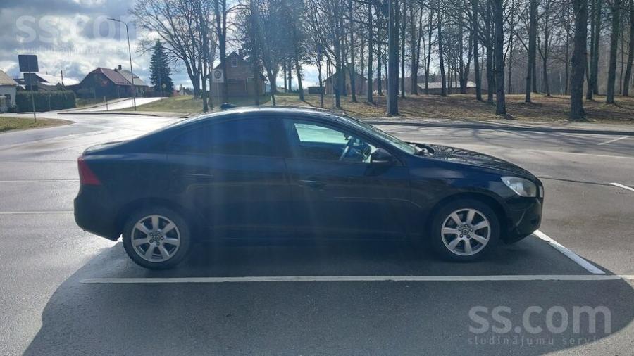 Melns Volvo S60 2010 Alūksne, ar dzinēja tilpumu 2.40 L un nobraukumu 0 tūkst. km par 2900 €, foto 11 vietnē AUTOMOTO.COM.LV