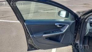 Melns Volvo S60 2010 Alūksne, ar dzinēja tilpumu 2.40 L un nobraukumu 0 tūkst. km par 2900 €, foto 13 vietnē AUTOMOTO.COM.LV