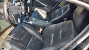 Melns Volvo S60 2010 Alūksne, ar dzinēja tilpumu 2.40 L un nobraukumu 0 tūkst. km par 2900 €, foto 15 vietnē AUTOMOTO.COM.LV