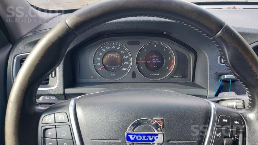 Melns Volvo S60 2010 Alūksne, ar dzinēja tilpumu 2.40 L un nobraukumu 0 tūkst. km par 2900 €, foto 16 vietnē AUTOMOTO.COM.LV