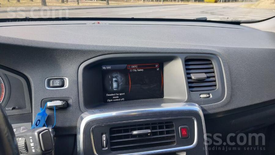 Melns Volvo S60 2010 Alūksne, ar dzinēja tilpumu 2.40 L un nobraukumu 0 tūkst. km par 2900 €, foto 17 vietnē AUTOMOTO.COM.LV