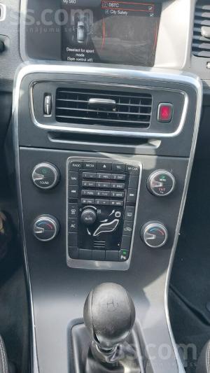 Melns Volvo S60 2010 Alūksne, ar dzinēja tilpumu 2.40 L un nobraukumu 0 tūkst. km par 2900 €, foto 18 vietnē AUTOMOTO.COM.LV