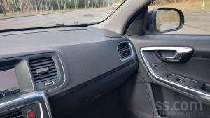 Melns Volvo S60 2010 Alūksne, ar dzinēja tilpumu 2.40 L un nobraukumu 0 tūkst. km par 2900 €, foto 20 vietnē AUTOMOTO.COM.LV