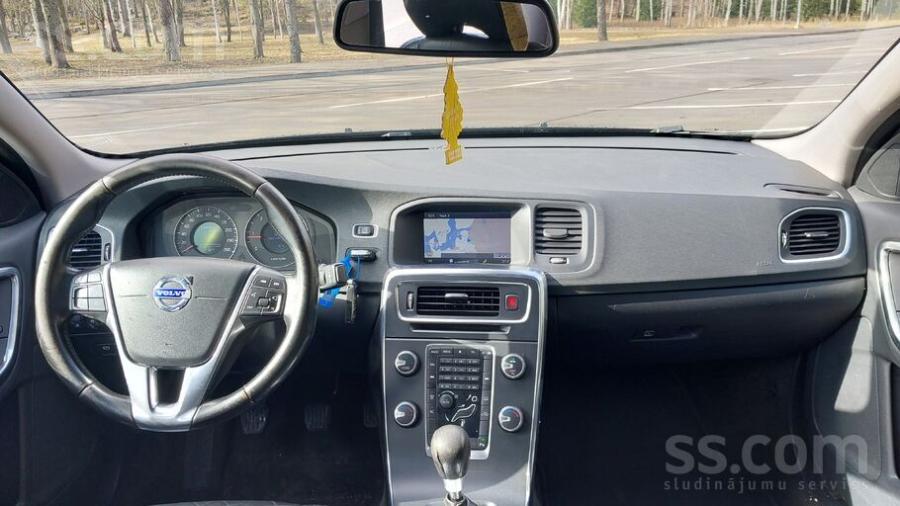 Melns Volvo S60 2010 Alūksne, ar dzinēja tilpumu 2.40 L un nobraukumu 0 tūkst. km par 2900 €, foto 25 vietnē AUTOMOTO.COM.LV