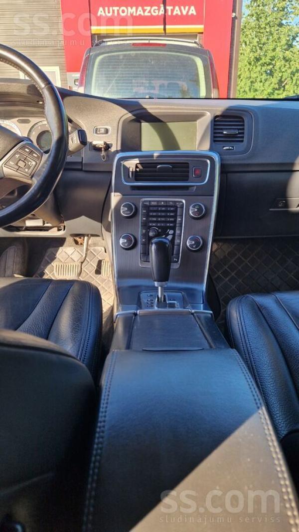 Melns Volvo S60 2010 Jelgava, ar dzinēja tilpumu 2.00 L un nobraukumu 273 tūkst. km par 5800 €, foto 5 vietnē AUTOMOTO.COM.LV