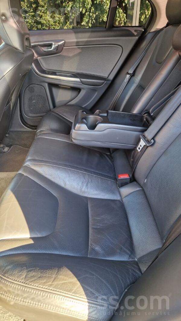 Melns Volvo S60 2010 Jelgava, ar dzinēja tilpumu 2.00 L un nobraukumu 273 tūkst. km par 5800 €, foto 7 vietnē AUTOMOTO.COM.LV