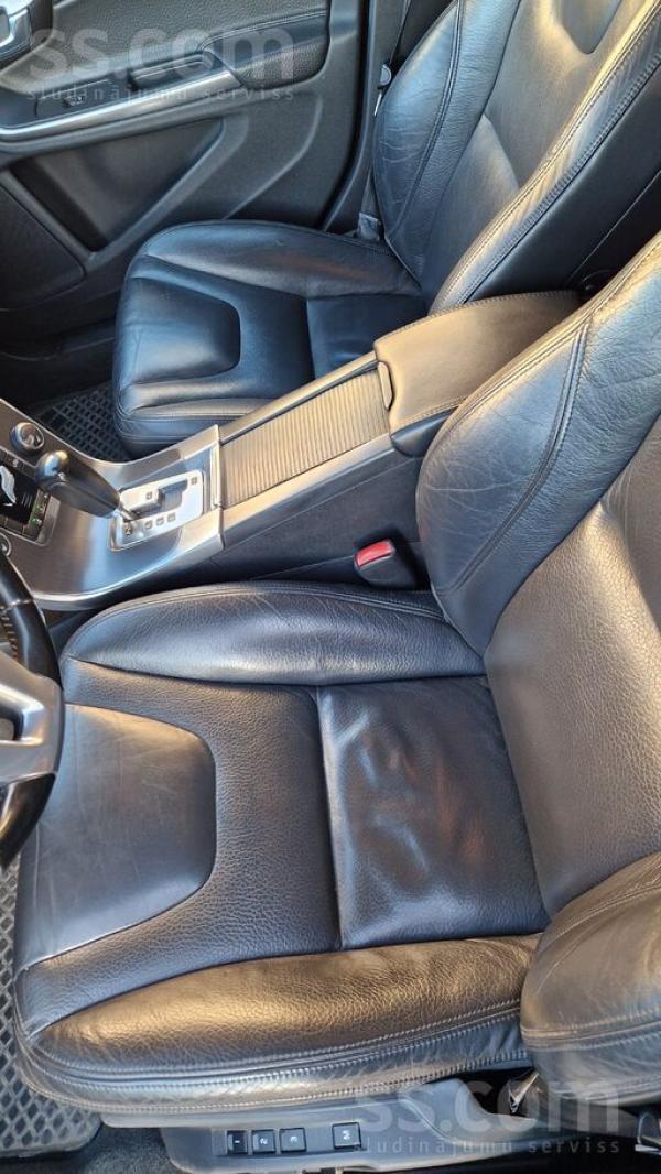 Melns Volvo S60 2010 Jelgava, ar dzinēja tilpumu 2.00 L un nobraukumu 273 tūkst. km par 5800 €, foto 8 vietnē AUTOMOTO.COM.LV