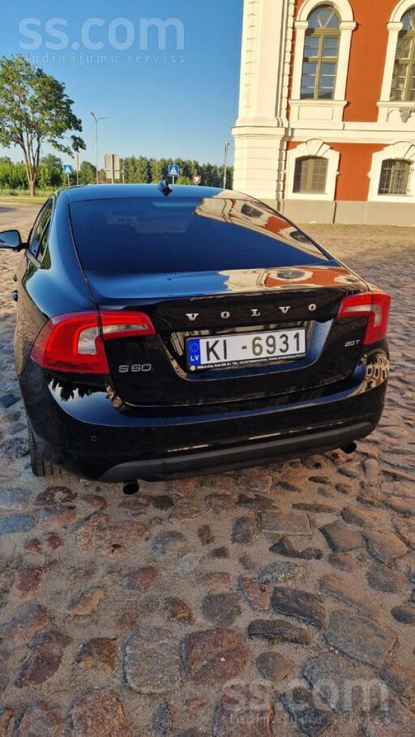 Melns Volvo S60 2010 Jelgava, ar dzinēja tilpumu 2.00 L un nobraukumu 273 tūkst. km par 5300 €, foto 4 vietnē AUTOMOTO.COM.LV