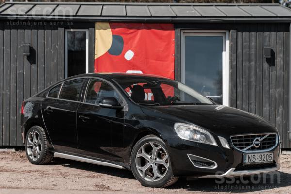 Melns Volvo S60 2010 Rīga, ar dzinēja tilpumu 2.00 L un nobraukumu 298 tūkst. km par 4800 €, foto 2 vietnē AUTOMOTO.COM.LV
