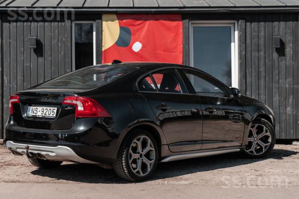 Melns Volvo S60 2010 Rīga, ar dzinēja tilpumu 2.00 L un nobraukumu 298 tūkst. km par 4800 €, foto 3 vietnē AUTOMOTO.COM.LV