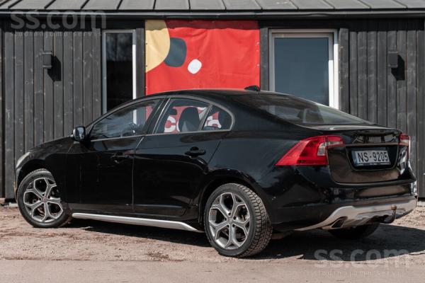 Melns Volvo S60 2010 Rīga, ar dzinēja tilpumu 2.00 L un nobraukumu 298 tūkst. km par 4800 €, foto 4 vietnē AUTOMOTO.COM.LV