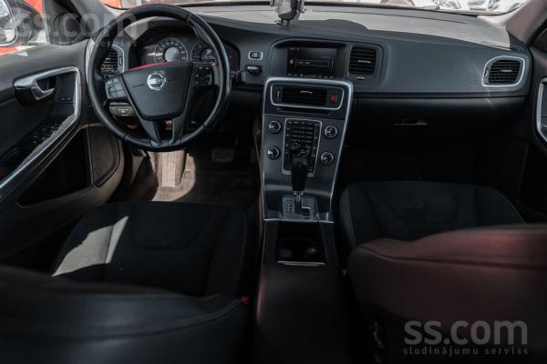 Melns Volvo S60 2010 Rīga, ar dzinēja tilpumu 2.00 L un nobraukumu 298 tūkst. km par 4800 €, foto 5 vietnē AUTOMOTO.COM.LV