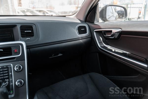 Melns Volvo S60 2010 Rīga, ar dzinēja tilpumu 2.00 L un nobraukumu 298 tūkst. km par 4800 €, foto 6 vietnē AUTOMOTO.COM.LV