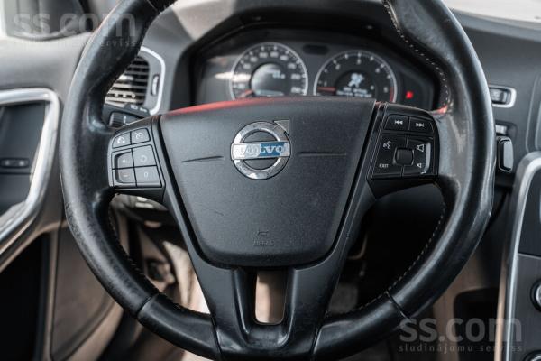 Melns Volvo S60 2010 Rīga, ar dzinēja tilpumu 2.00 L un nobraukumu 298 tūkst. km par 4800 €, foto 8 vietnē AUTOMOTO.COM.LV