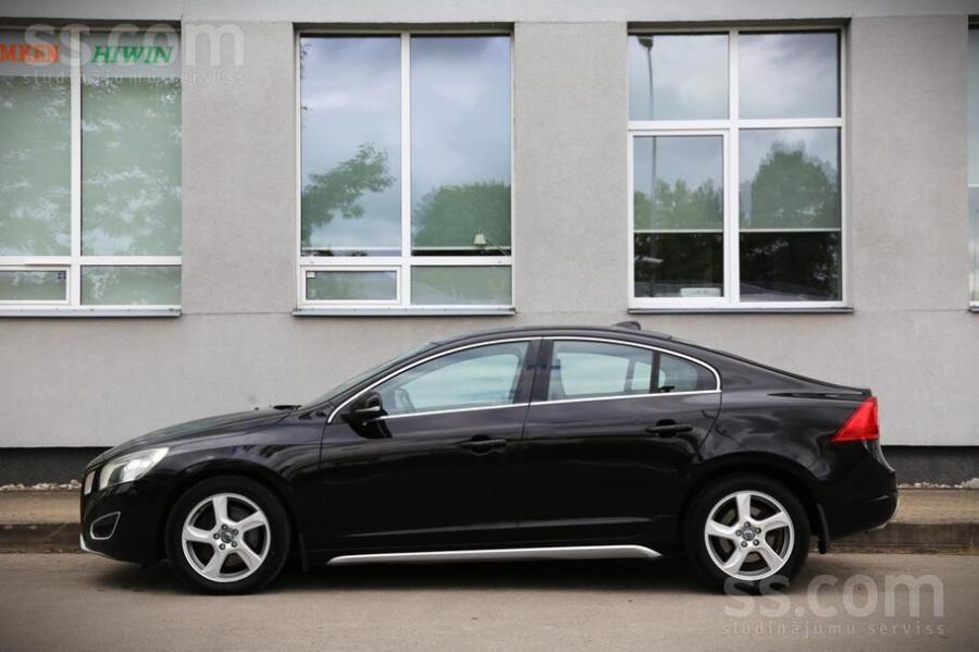 Melns Volvo S60 2010 Rīga, ar dzinēja tilpumu 2.40 L un nobraukumu 208 tūkst. km par 5495 €, foto 3 vietnē AUTOMOTO.COM.LV