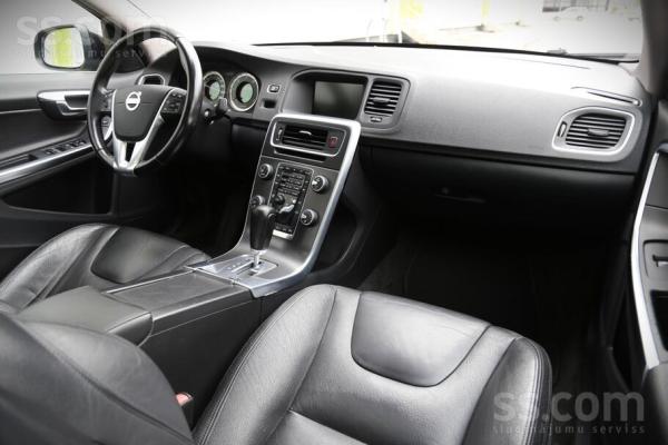 Black Volvo S60 2010 in Riga, with an engine capacity of 2.40 L and mileage of 208 thousand km for 5495 €, photo 10 on AUTOMOTO.COM.LV