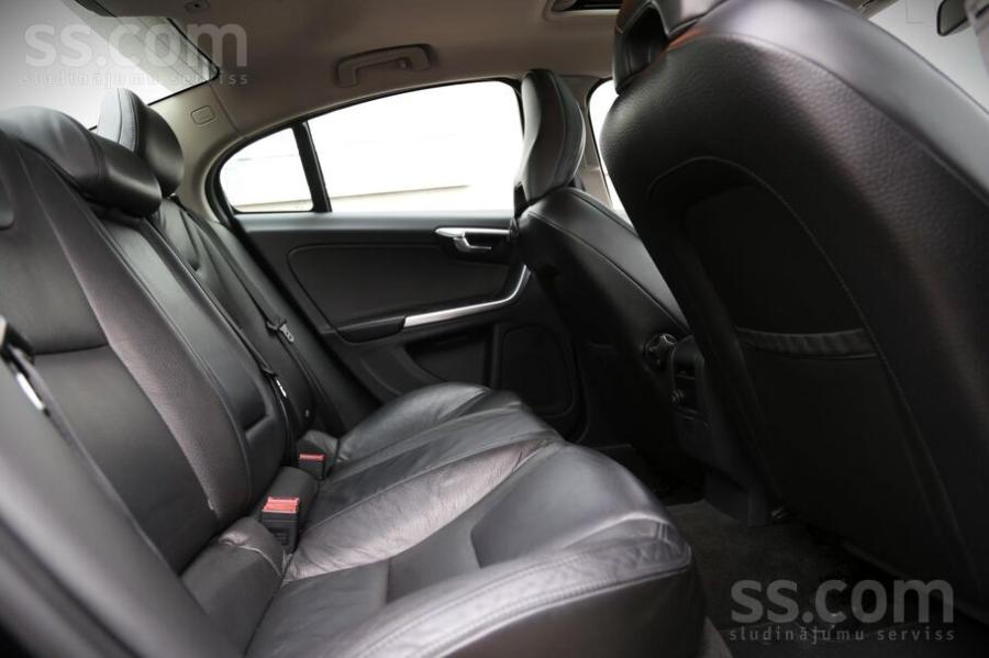 Melns Volvo S60 2010 Rīga, ar dzinēja tilpumu 2.40 L un nobraukumu 208 tūkst. km par 5495 €, foto 16 vietnē AUTOMOTO.COM.LV
